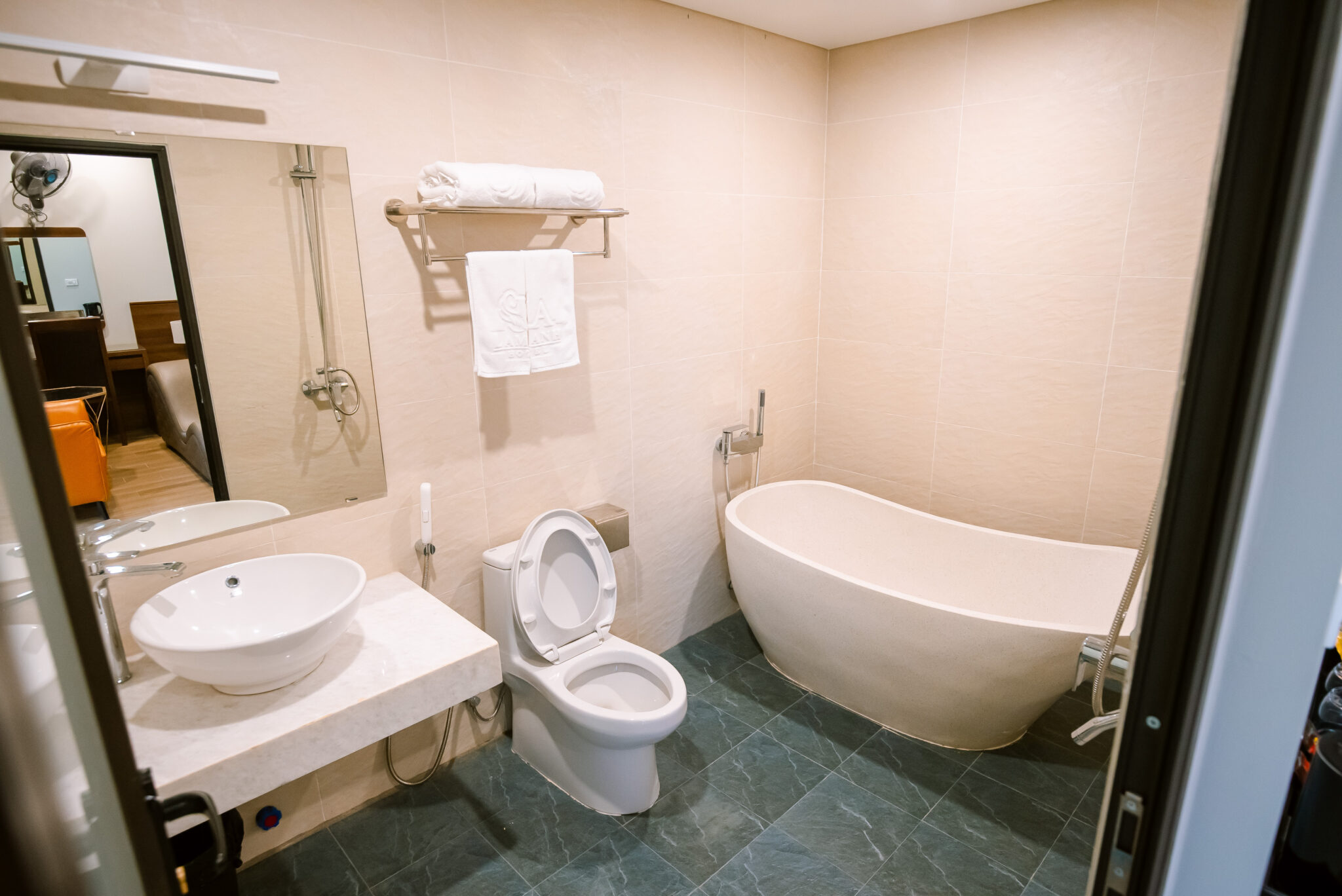 Giới thiệu - Lam Anh Hotel